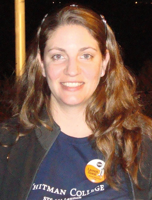 BHS grad earns commander rank | Bainbridge Island Review