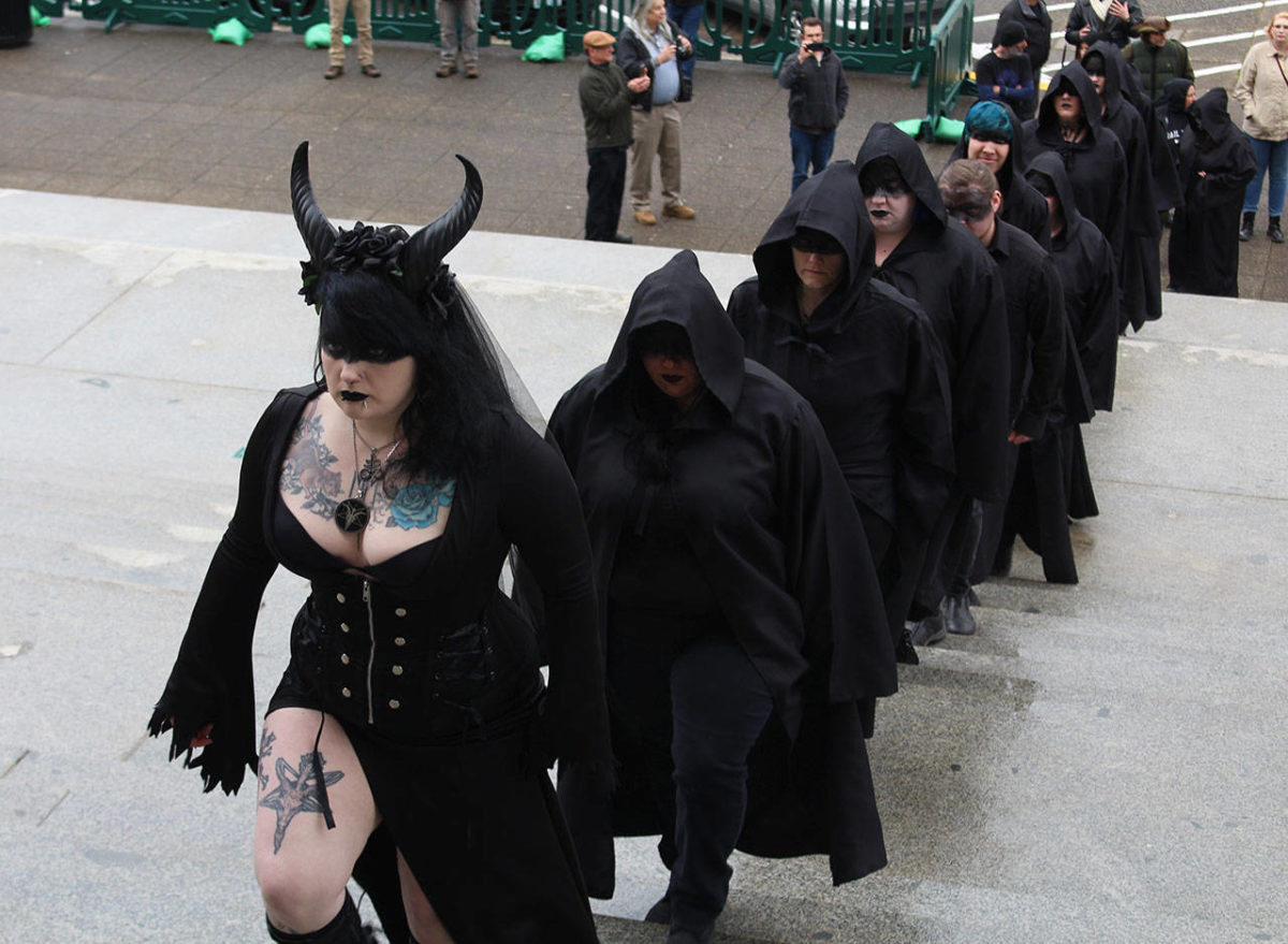 Amid pious protesters, Satanists conduct a ritual on the Capitol steps ...
