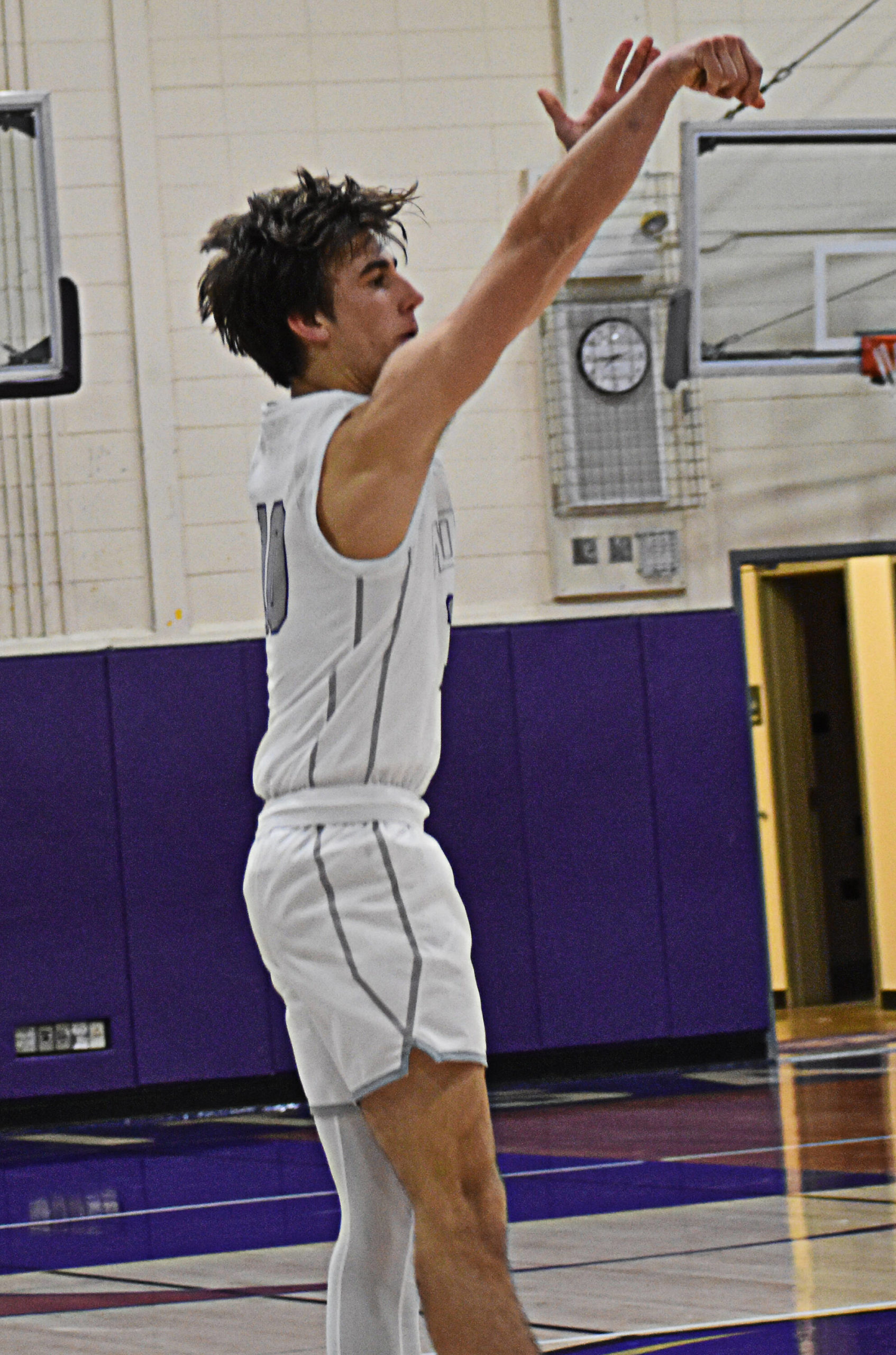 Vikings capture first game of Agate Cup | Bainbridge Island Review