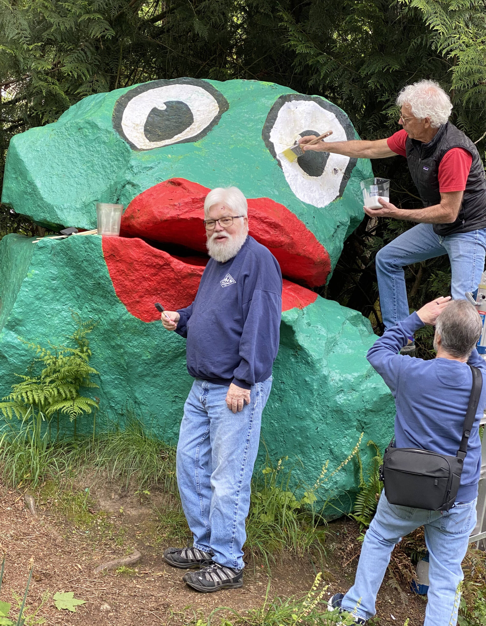 Frog Rock creators return to ‘touch up’ BI landmark | Bainbridge Island Review